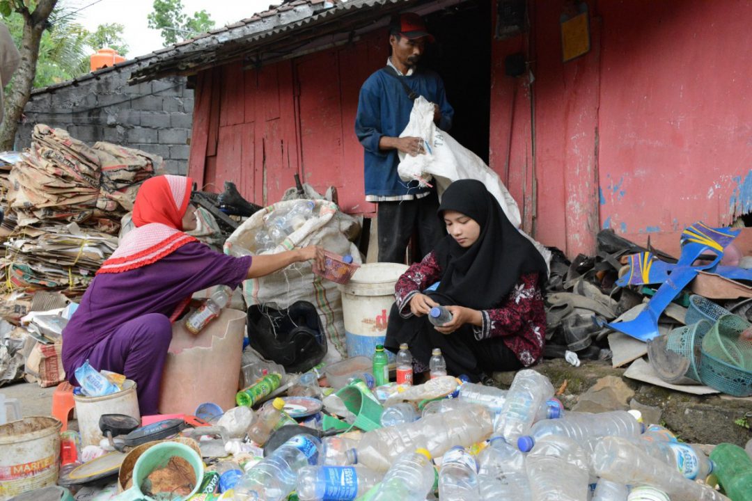 Perjuangan Pemulung Sampah Meraih Beasiswa ke Luar Negeri - Pusat Info ...